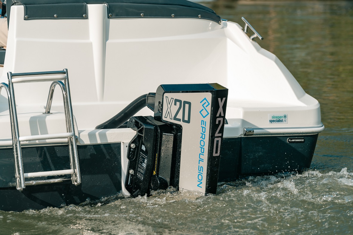 Travel with Ease: The Portable Power Solution - Travel 1103AC